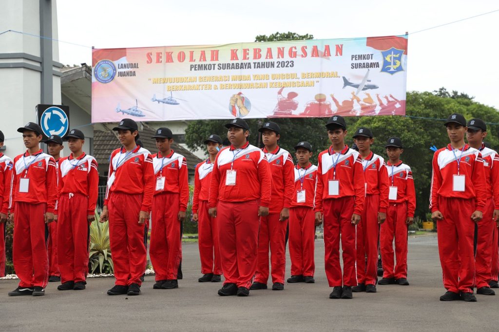 Wali Kota Eri Cahyadi Bentuk Karakter Anak Hebat Surabaya di Sekolah Kebangsaan di Lanudal ...